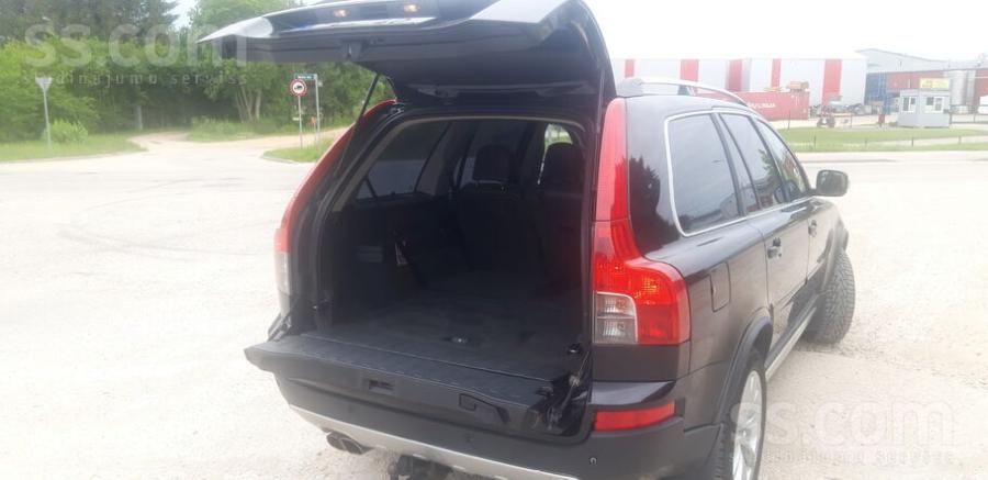 Black Volvo XC90 2008 in Riga, with an engine capacity of 2.40 L and mileage of 277 thousand km for 5550 €, photo 4 on AUTOMOTO.COM.LV