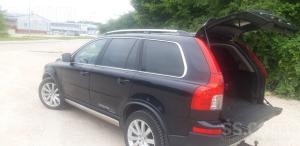 Black Volvo XC90 2008 in Riga, with an engine capacity of 2.40 L and mileage of 277 thousand km for 5550 €, photo 5 on AUTOMOTO.COM.LV