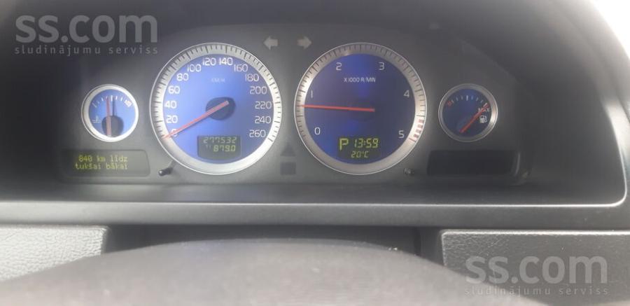 Black Volvo XC90 2008 in Riga, with an engine capacity of 2.40 L and mileage of 277 thousand km for 5550 €, photo 8 on AUTOMOTO.COM.LV