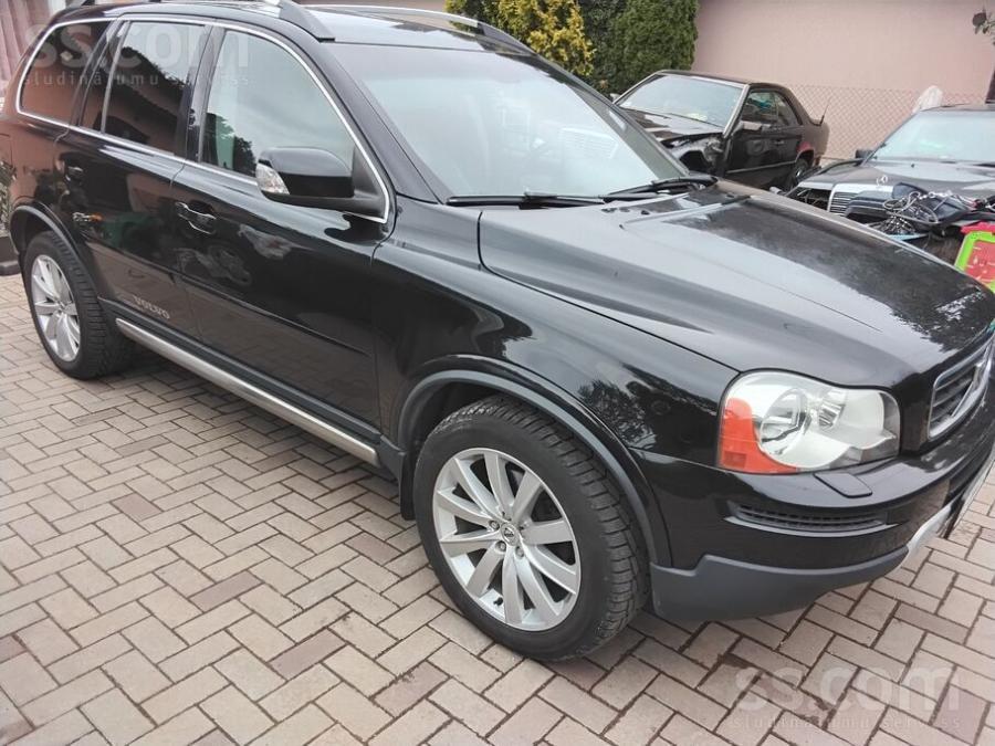 Black Volvo XC90 2008 in Riga, with an engine capacity of 2.40 L and mileage of 277 thousand km for 5550 €, photo 13 on AUTOMOTO.COM.LV