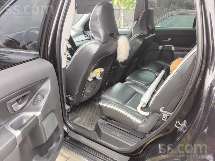 Black Volvo XC90 2008 in Riga, with an engine capacity of 2.40 L and mileage of 277 thousand km for 5550 €, photo 16 on AUTOMOTO.COM.LV