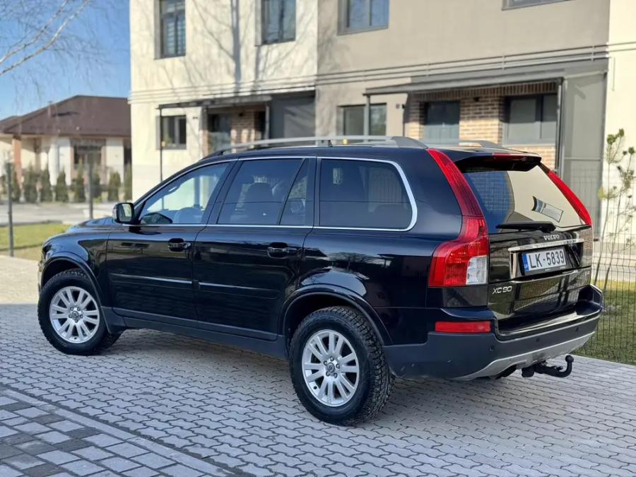 Melns Volvo XC90 2008 Jelgava, ar dzinēja tilpumu 2.40 L un nobraukumu 304 tūkst. km par 5950 €, foto 3 vietnē AUTOMOTO.COM.LV