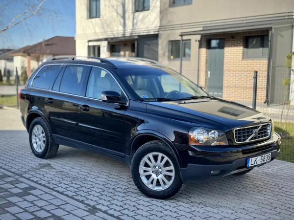 Black Volvo XC90 2008 in Jelgava, with an engine capacity of 2.40 L and mileage of 304 thousand km for 5950 €, photo 3 on AUTOMOTO.COM.LV