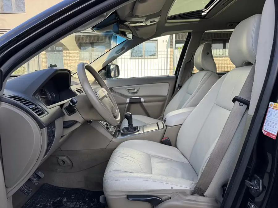 Melns Volvo XC90 2008 Jelgava, ar dzinēja tilpumu 2.40 L un nobraukumu 304 tūkst. km par 5950 €, foto 8 vietnē AUTOMOTO.COM.LV