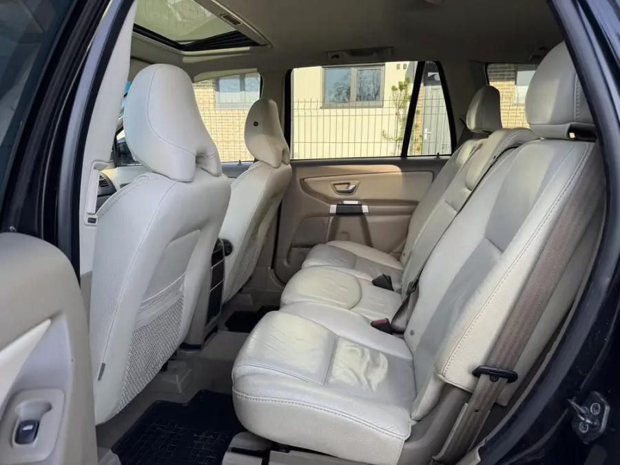 Melns Volvo XC90 2008 Jelgava, ar dzinēja tilpumu 2.40 L un nobraukumu 304 tūkst. km par 5950 €, foto 9 vietnē AUTOMOTO.COM.LV