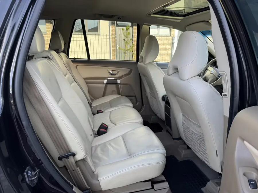 Melns Volvo XC90 2008 Jelgava, ar dzinēja tilpumu 2.40 L un nobraukumu 304 tūkst. km par 5950 €, foto 10 vietnē AUTOMOTO.COM.LV