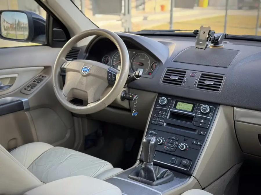 Melns Volvo XC90 2008 Jelgava, ar dzinēja tilpumu 2.40 L un nobraukumu 304 tūkst. km par 5950 €, foto 14 vietnē AUTOMOTO.COM.LV