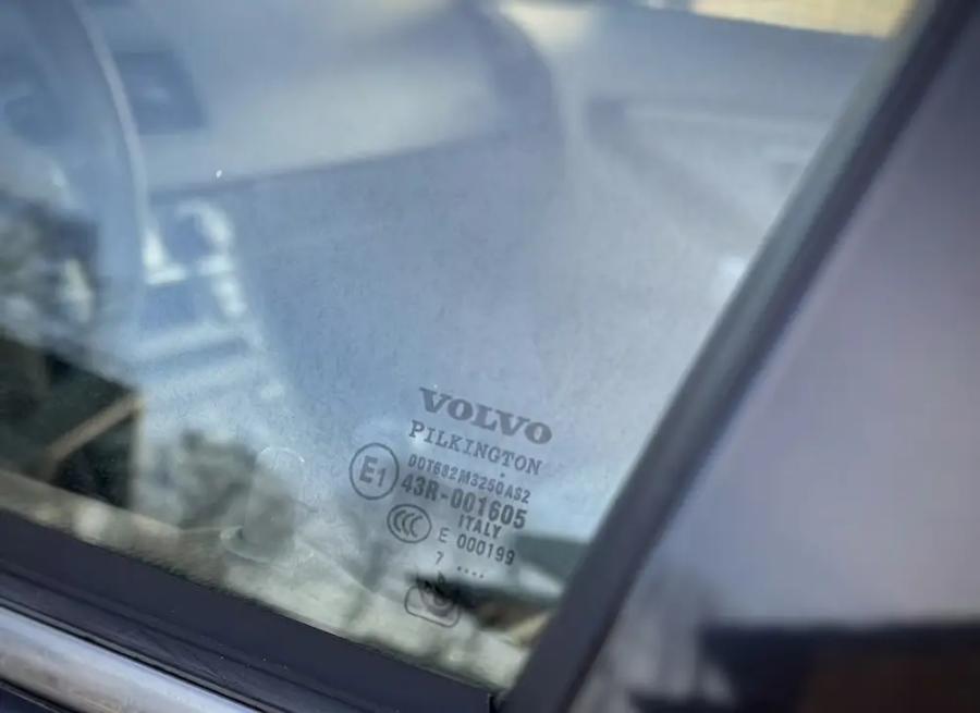 Melns Volvo XC90 2008 Jelgava, ar dzinēja tilpumu 2.40 L un nobraukumu 304 tūkst. km par 5950 €, foto 17 vietnē AUTOMOTO.COM.LV