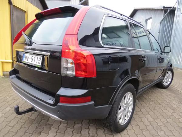 Black Volvo XC90 2008 in Riga, with an engine capacity of 2.40 L and mileage of 370 thousand km for 4290 €, photo 2 on AUTOMOTO.COM.LV