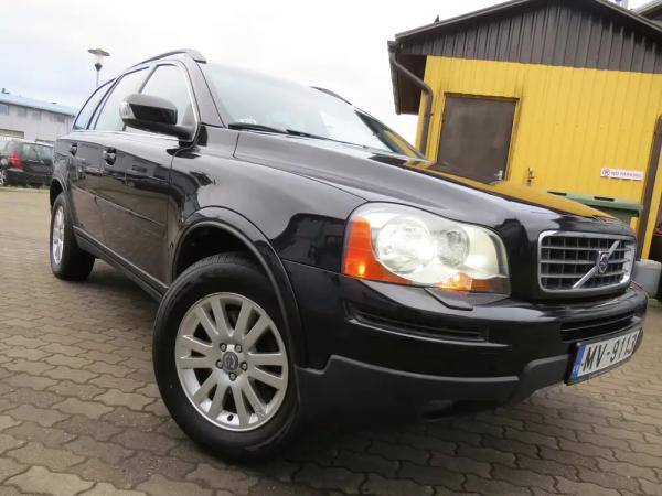 Black Volvo XC90 2008 in Riga, with an engine capacity of 2.40 L and mileage of 370 thousand km for 4290 €, photo 3 on AUTOMOTO.COM.LV