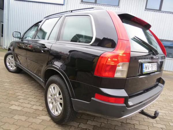 Black Volvo XC90 2008 in Riga, with an engine capacity of 2.40 L and mileage of 370 thousand km for 4290 €, photo 4 on AUTOMOTO.COM.LV