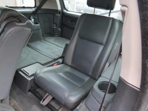 Black Volvo XC90 2008 in Riga, with an engine capacity of 2.40 L and mileage of 370 thousand km for 4290 €, photo 8 on AUTOMOTO.COM.LV