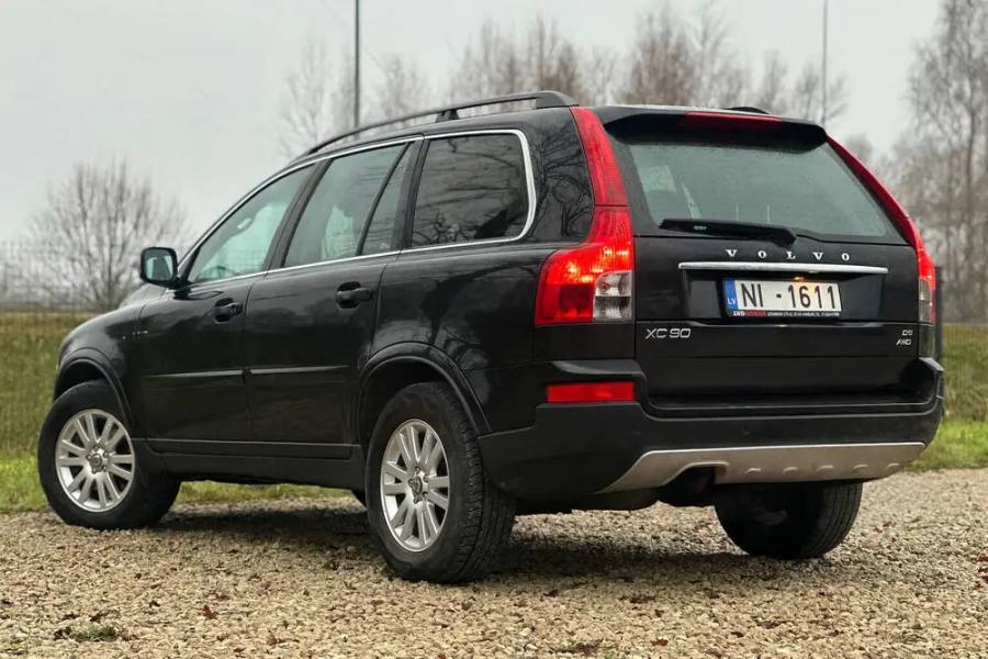 Melns Volvo XC90 2008 Jelgava, ar dzinēja tilpumu 2.40 L un nobraukumu 318 tūkst. km par 6150 €, foto 5 vietnē AUTOMOTO.COM.LV