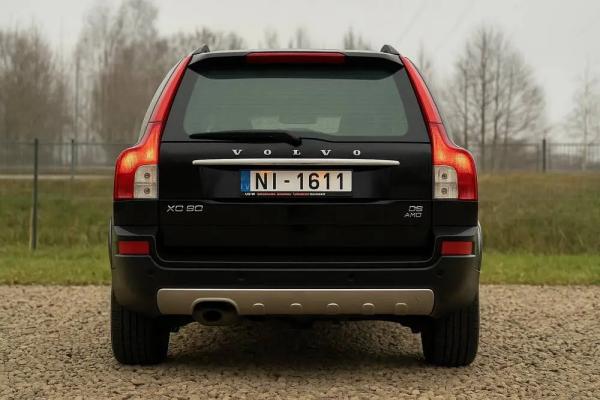 Black Volvo XC90 2008 in Jelgava, with an engine capacity of 2.40 L and mileage of 318 thousand km for 6150 €, photo 5 on AUTOMOTO.COM.LV