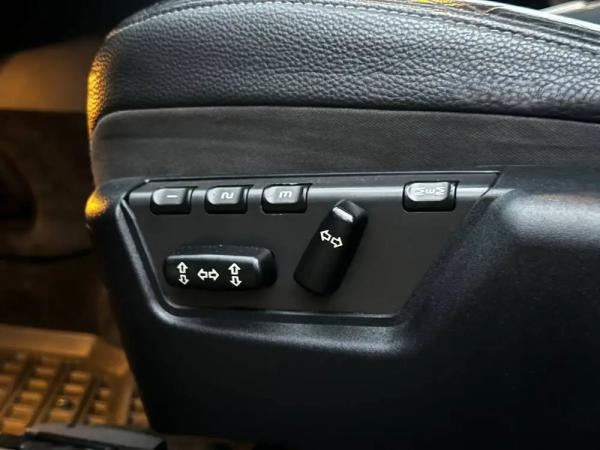 Black Volvo XC90 2008 in Jelgava, with an engine capacity of 2.40 L and mileage of 318 thousand km for 6150 €, photo 9 on AUTOMOTO.COM.LV