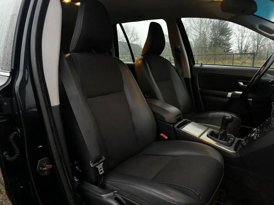Melns Volvo XC90 2008 Jelgava, ar dzinēja tilpumu 2.40 L un nobraukumu 318 tūkst. km par 6150 €, foto 11 vietnē AUTOMOTO.COM.LV