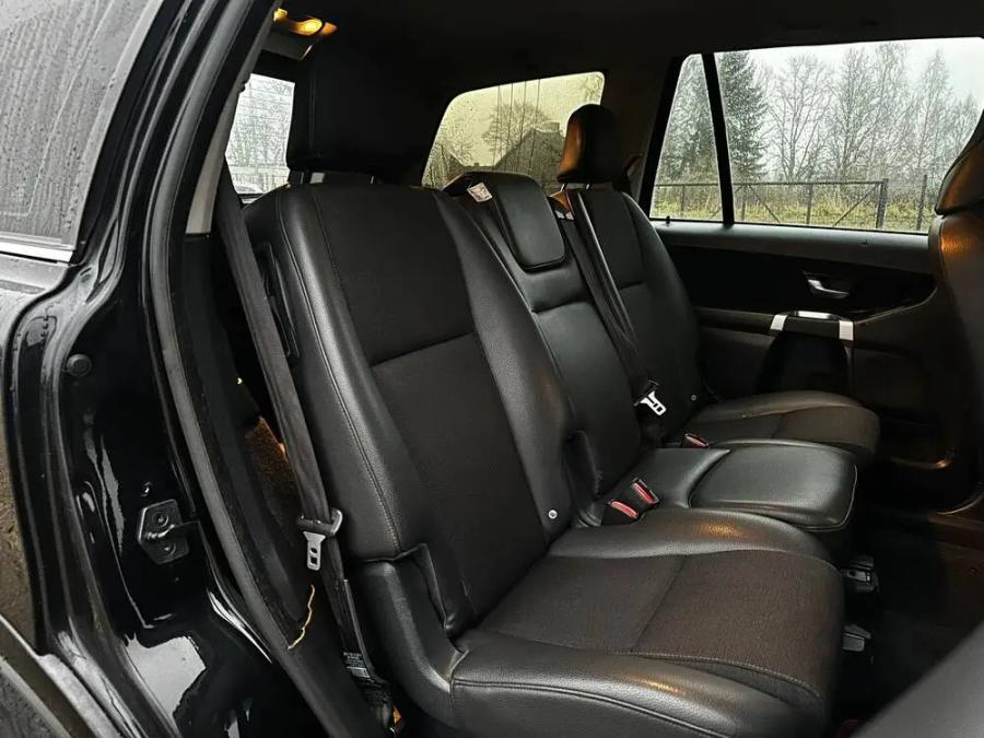 Melns Volvo XC90 2008 Jelgava, ar dzinēja tilpumu 2.40 L un nobraukumu 318 tūkst. km par 6150 €, foto 13 vietnē AUTOMOTO.COM.LV