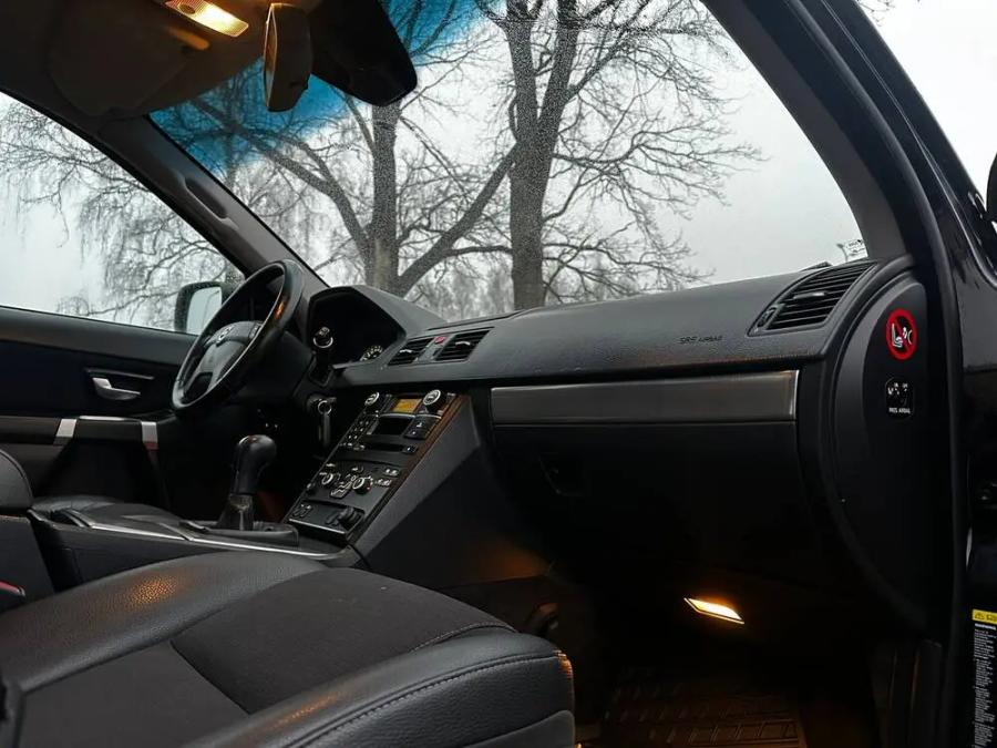 Melns Volvo XC90 2008 Jelgava, ar dzinēja tilpumu 2.40 L un nobraukumu 318 tūkst. km par 6150 €, foto 15 vietnē AUTOMOTO.COM.LV