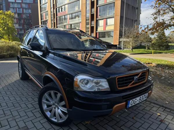 Black Volvo XC90 2008 in Riga, with an engine capacity of 2.40 L and mileage of 390 thousand km for 5490 €, photo 2 on AUTOMOTO.COM.LV