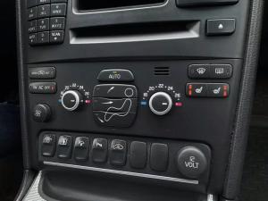 Black Volvo XC90 2008 in Riga, with an engine capacity of 2.40 L and mileage of 390 thousand km for 5490 €, photo 14 on AUTOMOTO.COM.LV