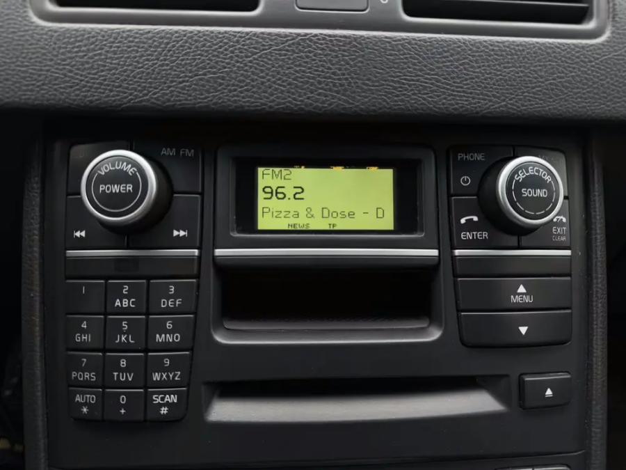 Black Volvo XC90 2008 in Riga, with an engine capacity of 2.40 L and mileage of 390 thousand km for 5490 €, photo 15 on AUTOMOTO.COM.LV