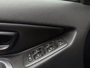 Black Volvo XC90 2008 in Riga, with an engine capacity of 2.40 L and mileage of 390 thousand km for 5490 €, photo 18 on AUTOMOTO.COM.LV