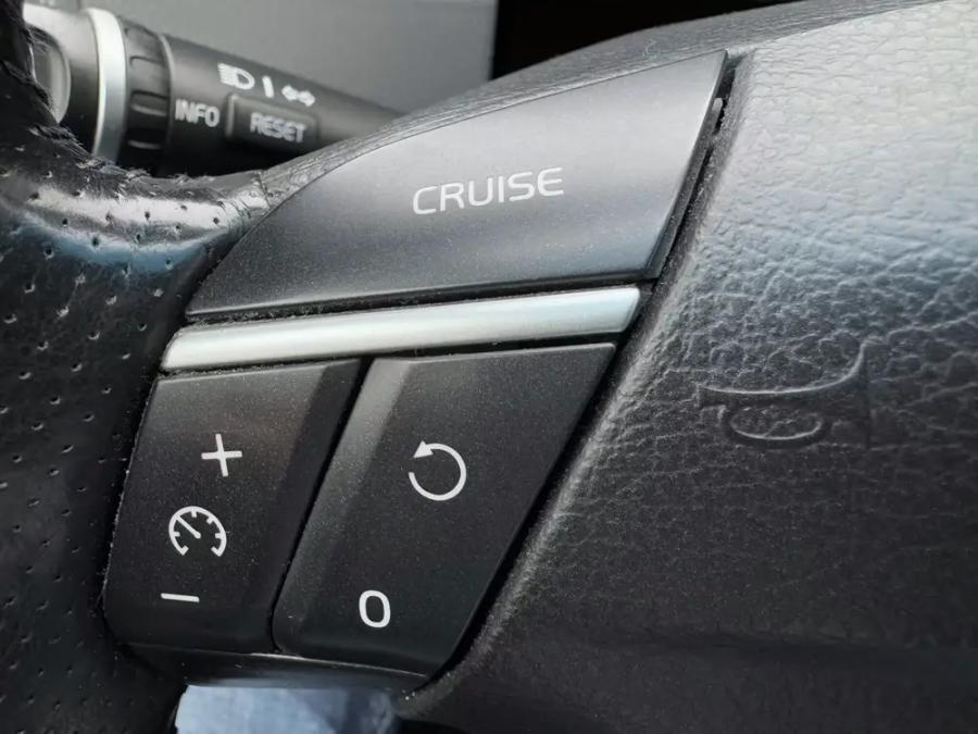 Black Volvo XC90 2008 in Riga, with an engine capacity of 2.40 L and mileage of 390 thousand km for 5490 €, photo 20 on AUTOMOTO.COM.LV