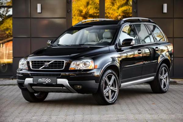 Black Volvo XC90 2008 in Jelgava, with an engine capacity of 2.40 L and mileage of 263 thousand km for 8900 €, photo 2 on AUTOMOTO.COM.LV