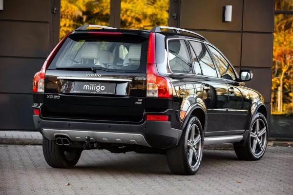 Black Volvo XC90 2008 in Jelgava, with an engine capacity of 2.40 L and mileage of 263 thousand km for 8900 €, photo 7 on AUTOMOTO.COM.LV