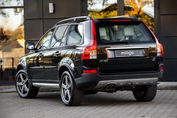 Black Volvo XC90 2008 in Jelgava, with an engine capacity of 2.40 L and mileage of 263 thousand km for 8900 €, photo 8 on AUTOMOTO.COM.LV