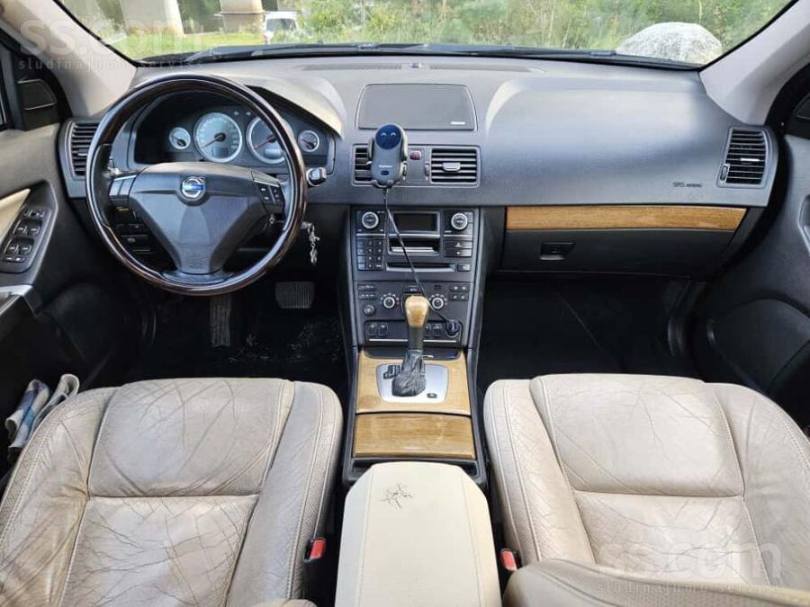 Melns Volvo XC90 2008 Rīga, ar dzinēja tilpumu 2.40 L un nobraukumu 405 tūkst. km par 4500 €, foto 12 vietnē AUTOMOTO.COM.LV
