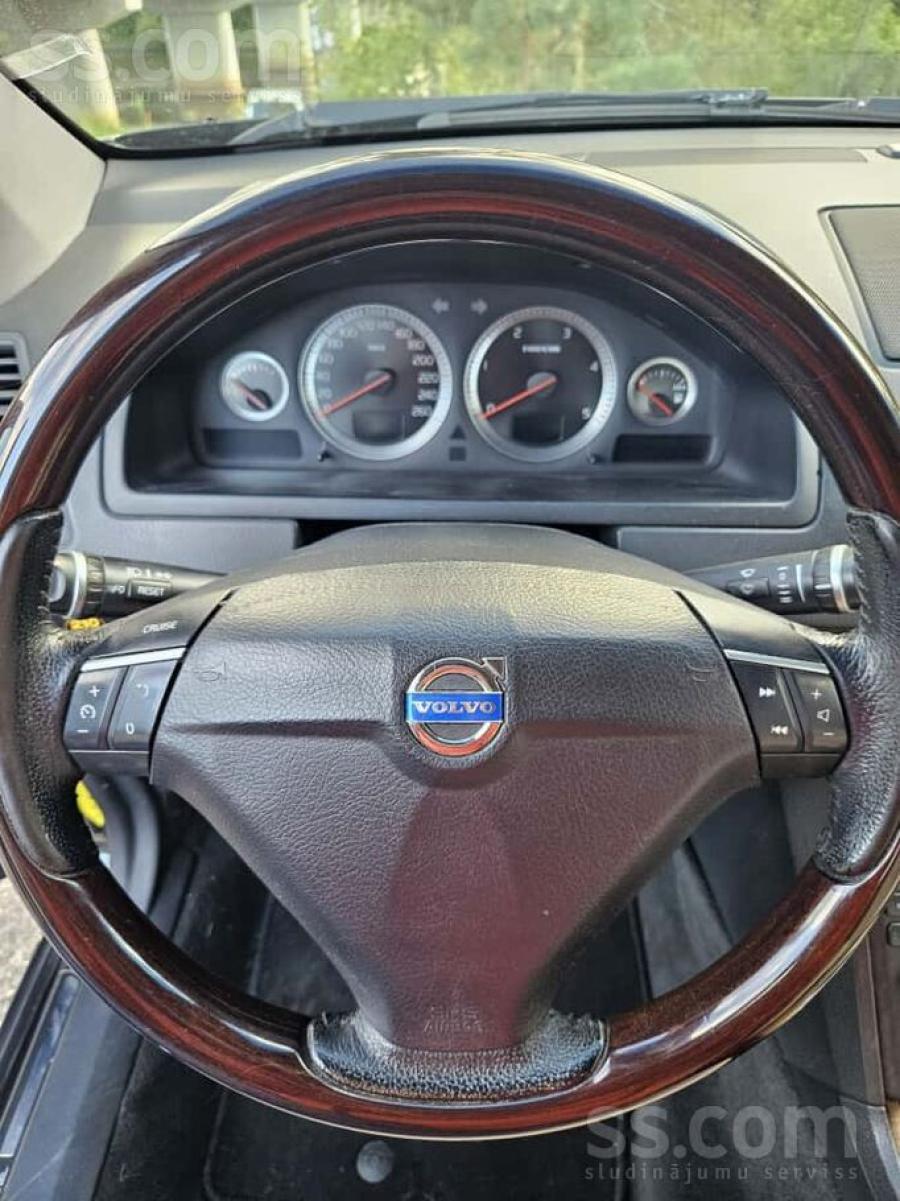 Melns Volvo XC90 2008 Rīga, ar dzinēja tilpumu 2.40 L un nobraukumu 405 tūkst. km par 4500 €, foto 14 vietnē AUTOMOTO.COM.LV