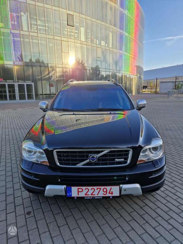 Black Volvo XC90 2008 in Siauliai, with an engine capacity of 2.40 L and mileage of 285 thousand km for 6700 €, photo 4 on AUTOMOTO.COM.LV