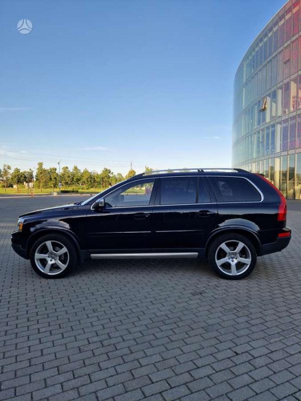 Black Volvo XC90 2008 in Siauliai, with an engine capacity of 2.40 L and mileage of 285 thousand km for 6700 €, photo 5 on AUTOMOTO.COM.LV