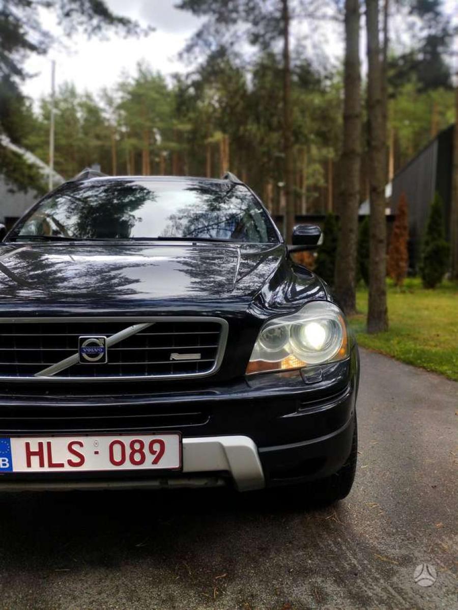 Black Volvo XC90 2008 in Vilnius, with an engine capacity of 2.40 L and mileage of 269 thousand km for 7900 €, photo 12 on AUTOMOTO.COM.LV