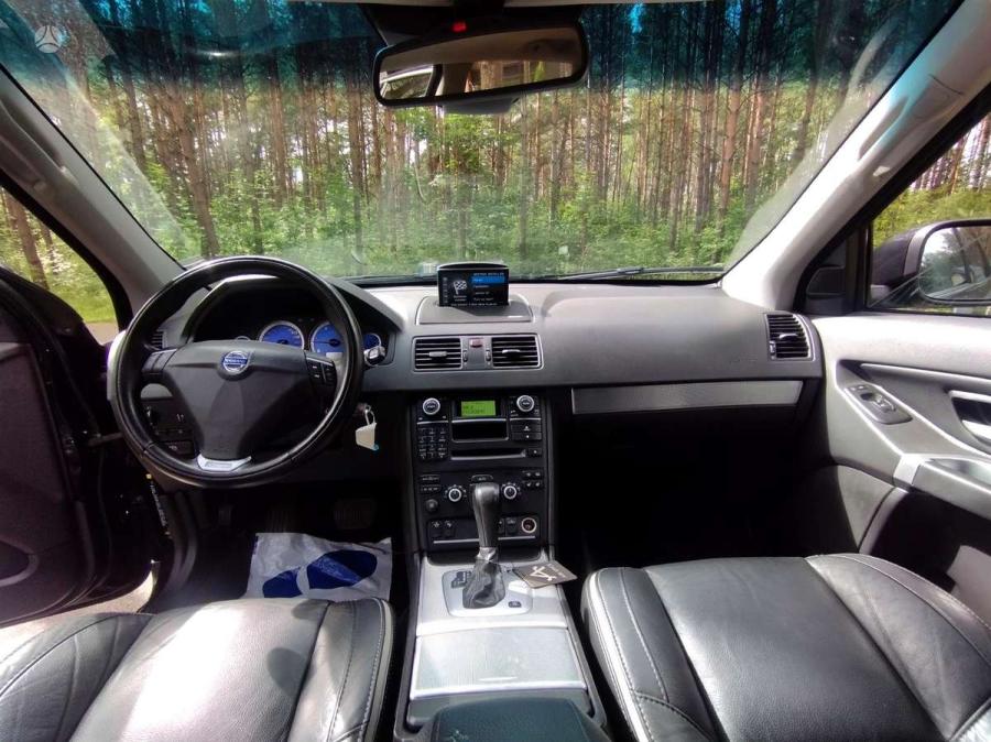 Black Volvo XC90 2008 in Vilnius, with an engine capacity of 2.40 L and mileage of 269 thousand km for 7900 €, photo 14 on AUTOMOTO.COM.LV