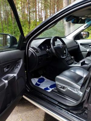 Black Volvo XC90 2008 in Vilnius, with an engine capacity of 2.40 L and mileage of 269 thousand km for 7900 €, photo 15 on AUTOMOTO.COM.LV