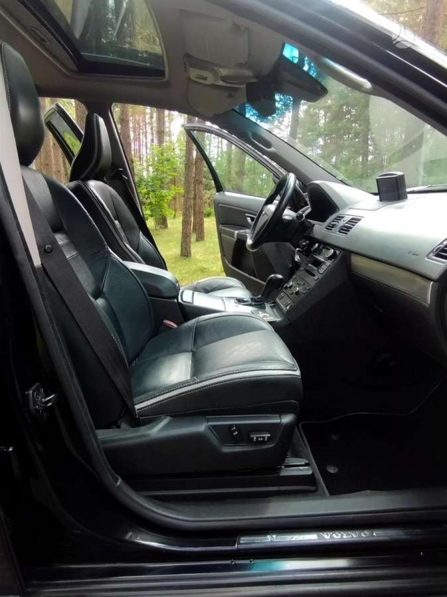Black Volvo XC90 2008 in Vilnius, with an engine capacity of 2.40 L and mileage of 269 thousand km for 7900 €, photo 18 on AUTOMOTO.COM.LV