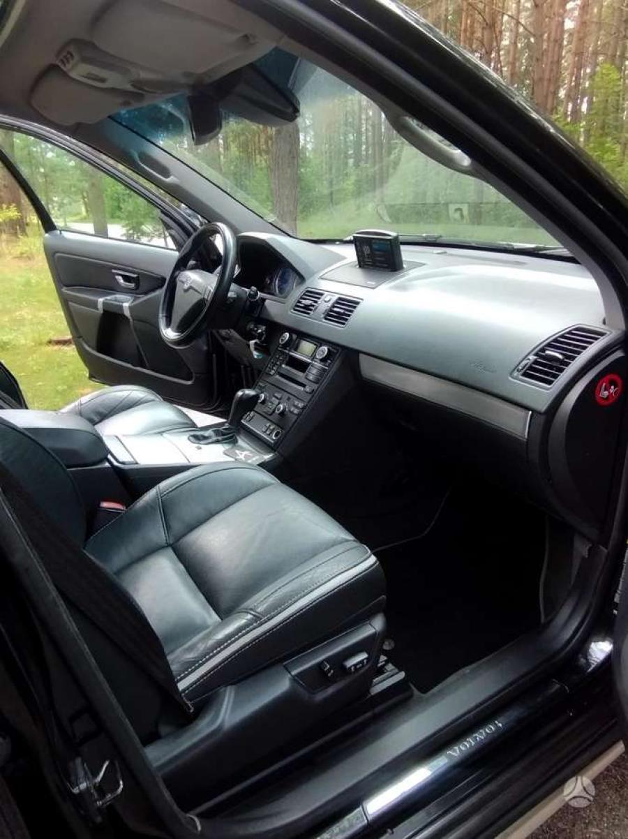 Black Volvo XC90 2008 in Vilnius, with an engine capacity of 2.40 L and mileage of 269 thousand km for 7900 €, photo 19 on AUTOMOTO.COM.LV