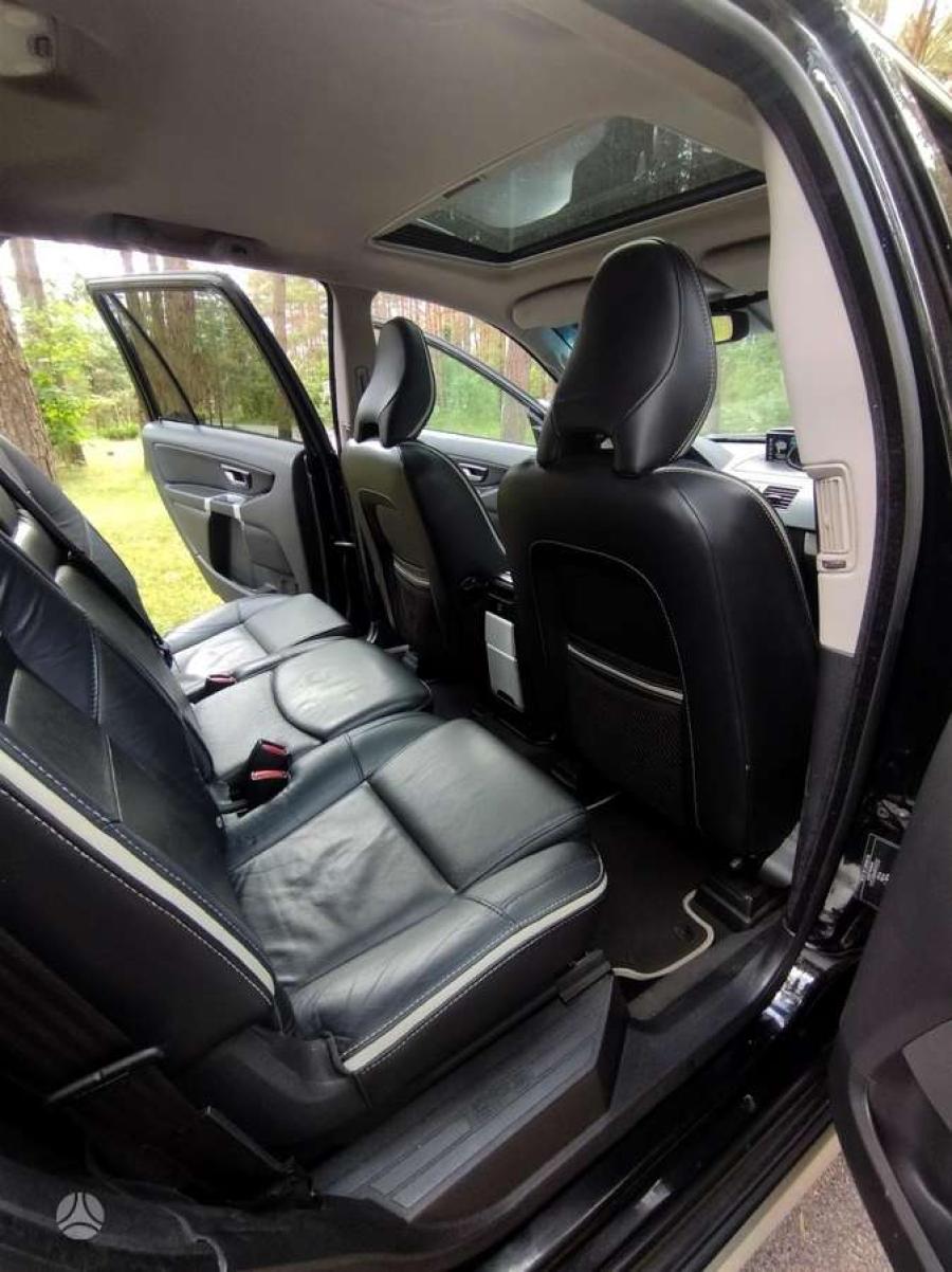 Black Volvo XC90 2008 in Vilnius, with an engine capacity of 2.40 L and mileage of 269 thousand km for 7900 €, photo 21 on AUTOMOTO.COM.LV