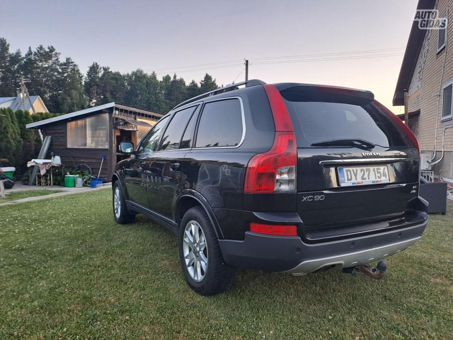 Black Volvo XC90 2008 in Vilnius, with an engine capacity of 2.40 L and mileage of 380 thousand km for 5950 €, photo 5 on AUTOMOTO.COM.LV