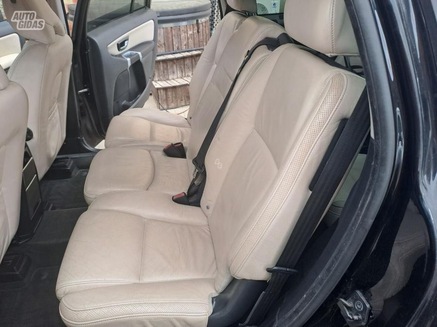 Black Volvo XC90 2008 in Vilnius, with an engine capacity of 2.40 L and mileage of 380 thousand km for 5950 €, photo 16 on AUTOMOTO.COM.LV