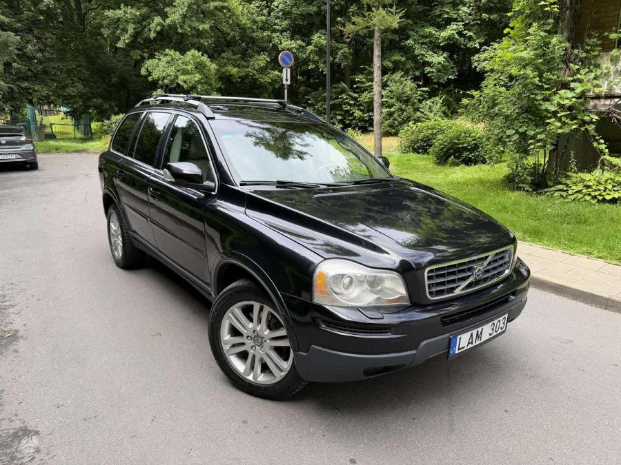 Black Volvo XC90 2008 in Vilnius, with an engine capacity of 2.40 L and mileage of 300 thousand km for 4450 €, photo 3 on AUTOMOTO.COM.LV