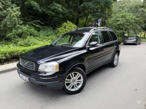 Black Volvo XC90 2008 in Vilnius, with an engine capacity of 2.40 L and mileage of 300 thousand km for 4450 €, photo 4 on AUTOMOTO.COM.LV