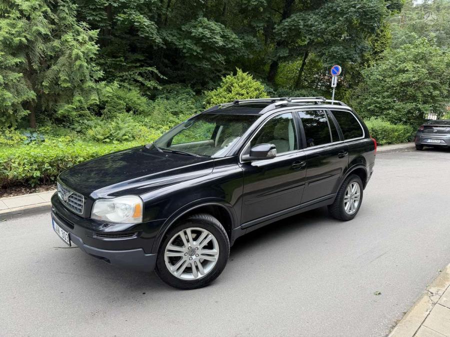 Black Volvo XC90 2008 in Vilnius, with an engine capacity of 2.40 L and mileage of 300 thousand km for 4450 €, photo 5 on AUTOMOTO.COM.LV