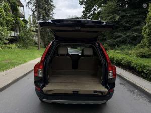 Black Volvo XC90 2008 in Vilnius, with an engine capacity of 2.40 L and mileage of 300 thousand km for 4450 €, photo 10 on AUTOMOTO.COM.LV
