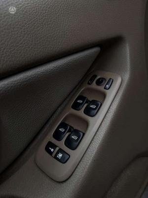 Black Volvo XC90 2008 in Vilnius, with an engine capacity of 2.40 L and mileage of 300 thousand km for 4450 €, photo 14 on AUTOMOTO.COM.LV
