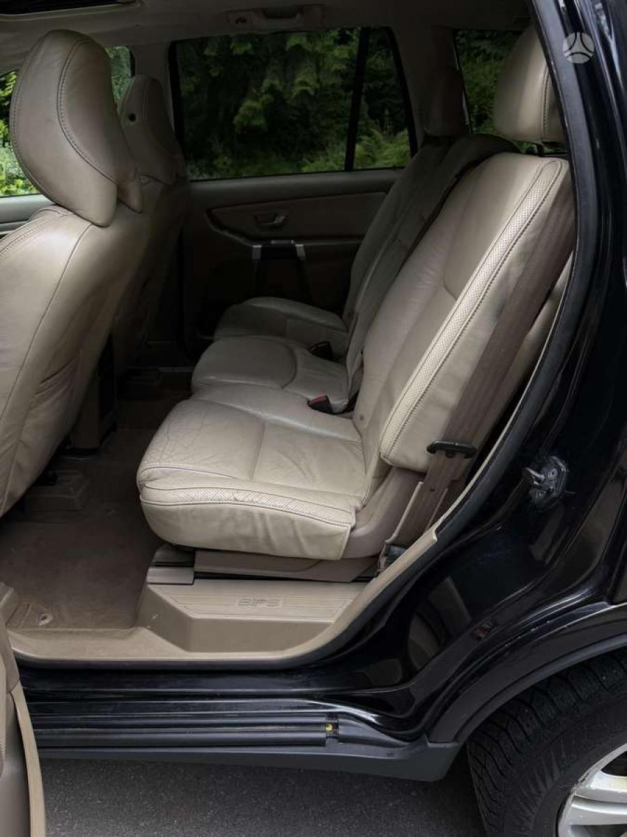 Black Volvo XC90 2008 in Vilnius, with an engine capacity of 2.40 L and mileage of 300 thousand km for 4450 €, photo 16 on AUTOMOTO.COM.LV