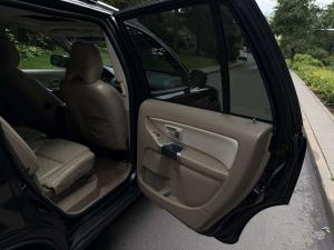 Black Volvo XC90 2008 in Vilnius, with an engine capacity of 2.40 L and mileage of 300 thousand km for 4450 €, photo 18 on AUTOMOTO.COM.LV
