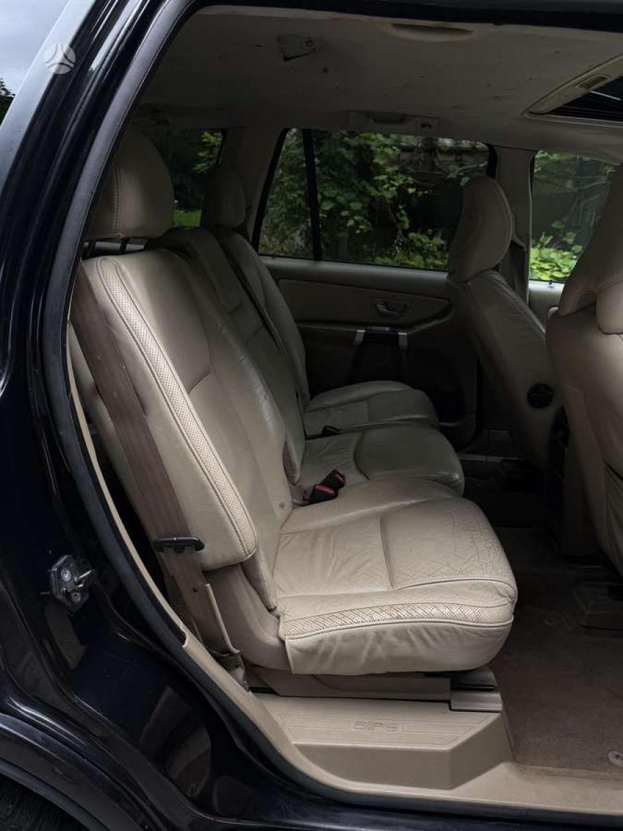 Black Volvo XC90 2008 in Vilnius, with an engine capacity of 2.40 L and mileage of 300 thousand km for 4450 €, photo 19 on AUTOMOTO.COM.LV